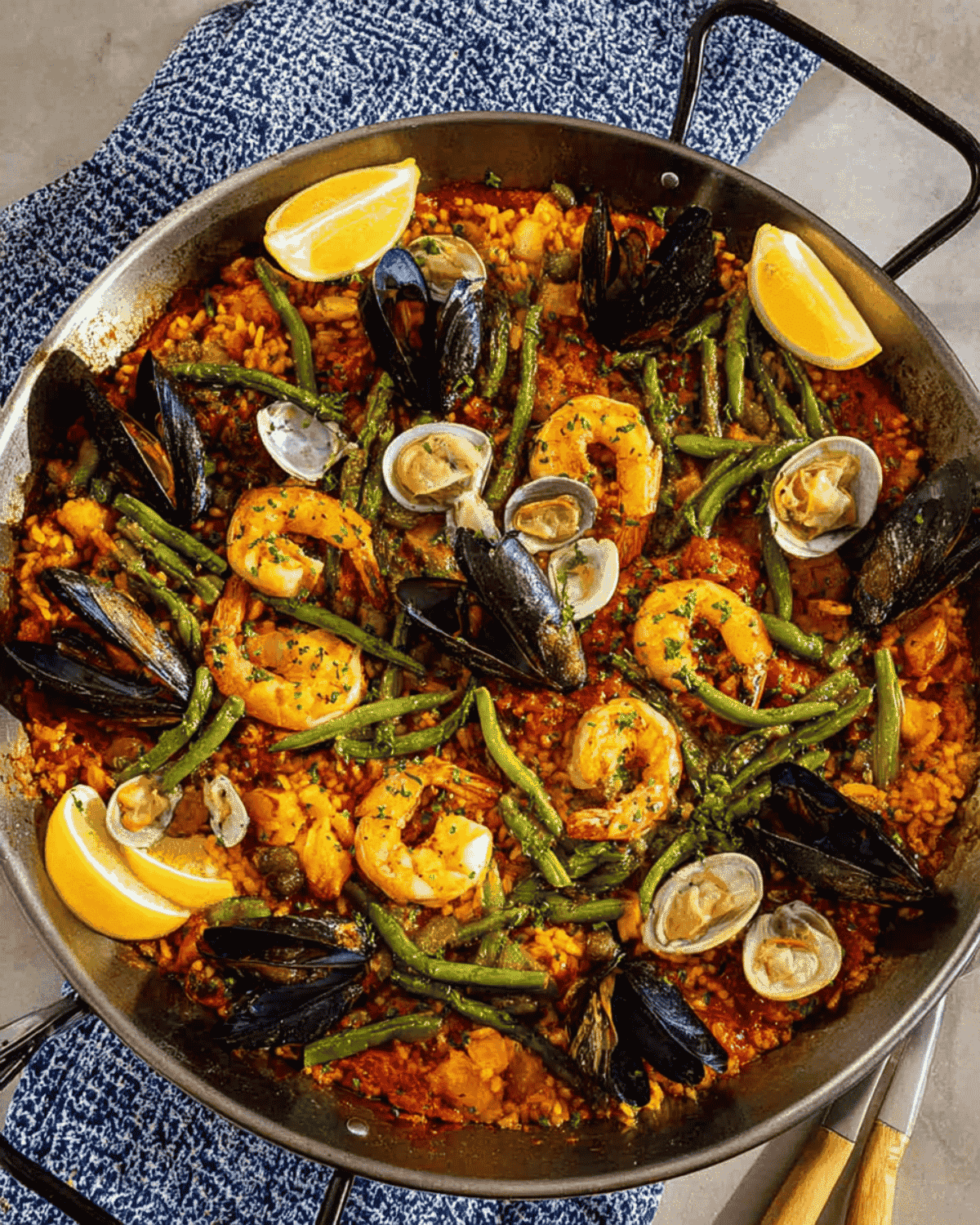 Spanish Paella with Chicken and Seafood – Authentic Recipe